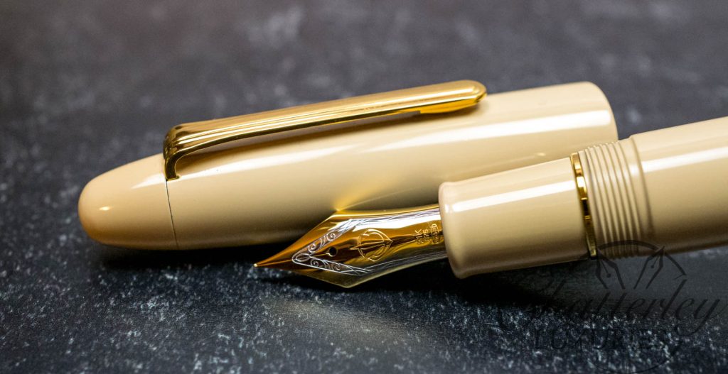 Sailor King of Pens Urushi Ivory Fountain Pen